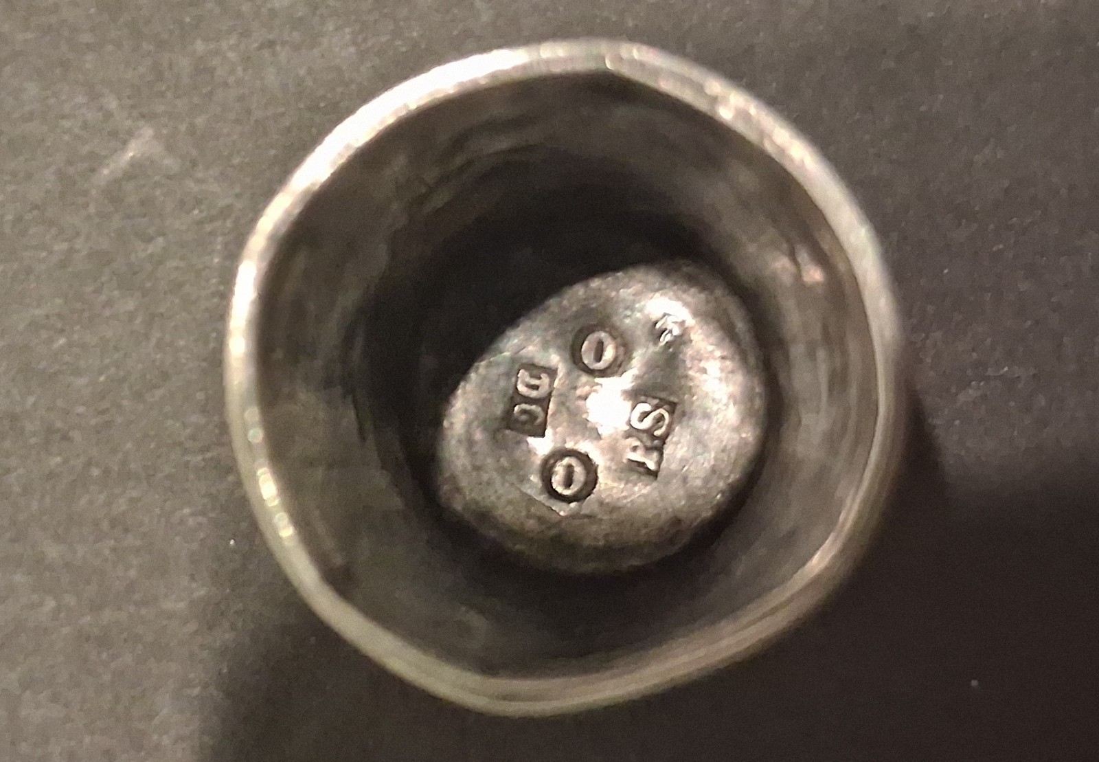 Fingerborg Silver stämpel Kattfot | Auktion.se